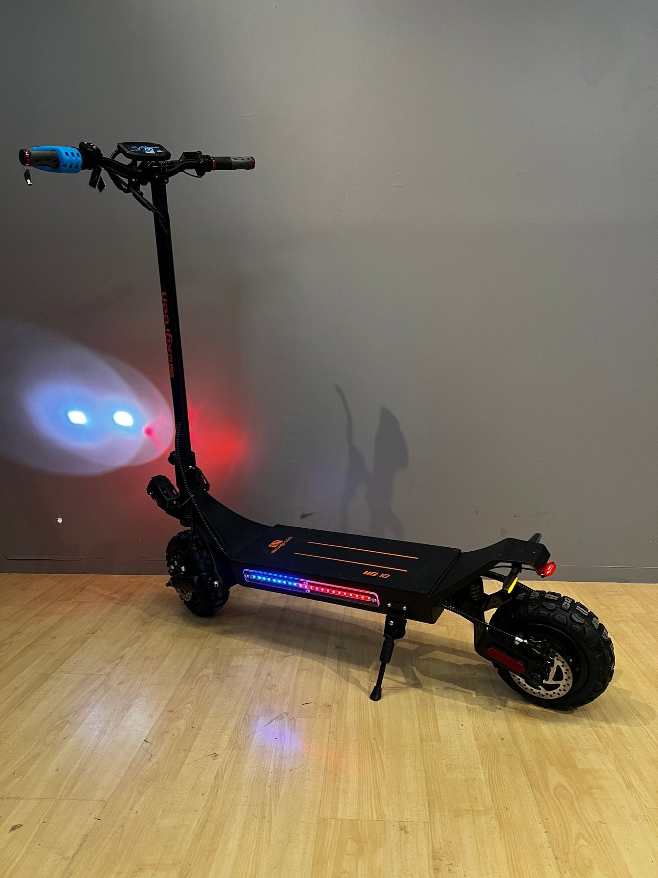GIO - MG12 - Stand-up Scooter